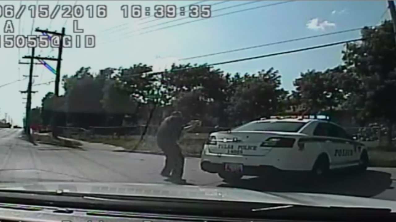 Watch Tulsa Police Cars Being Rammed Prior To Deadly Shooting – Law Officer